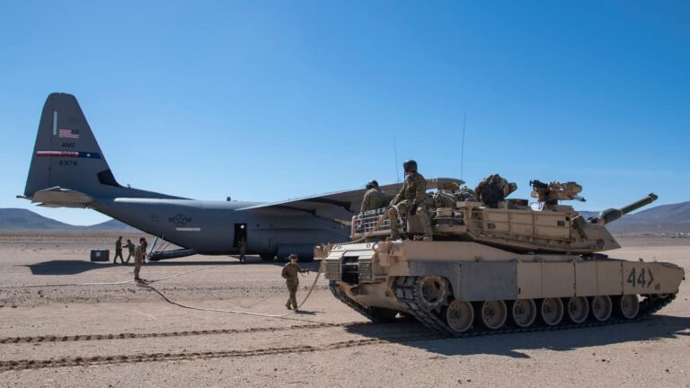 C-17グローブマスターIII：60トン超の主力戦車M1A2を運べる輸送機 | 実験とCAEとはかせ工房